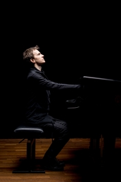 Alexandre Tharaud | Warner Classics